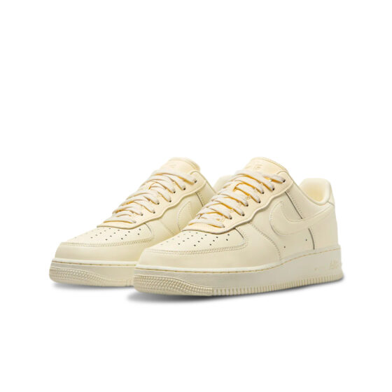 NIKE AIR FORCE 1 ´07 COCONUT MILK DM0211-101 | Veinte Avenida